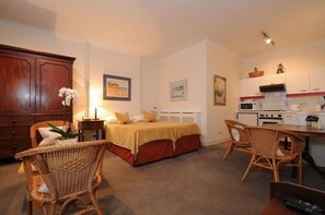 Studio Apartment in Prime London Location - London | Vrbo