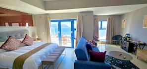 Quarto Duplo Deluxe | Roupa de alta qualidade, cofre no quarto, secretária