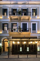 Fachada da propriedade à noite