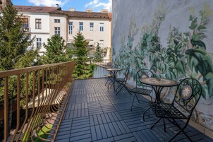 Triple Room with balcony | Terraço/pátio interior