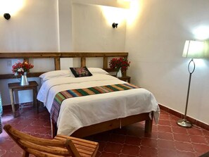 Quarto Duplo, casa de banho privativa | Cofre no quarto, com decoração personalizada 