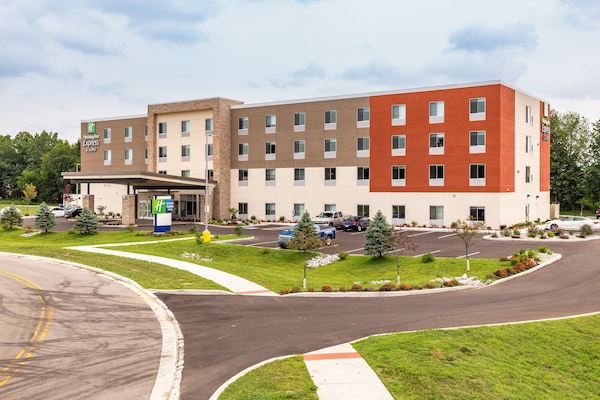 Holiday Inn Express & Suites Elkhart North By Ihg - Elkhart, IN