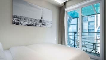 Quarto casal, vista para a cidade | Edredons de pluma, individualmente decorados, individualmente mobiliados