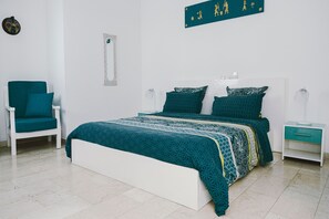 Quarto casal conforto (Jasmine) | Cofres nos quartos, cortinas blackout, quartos à prova de som