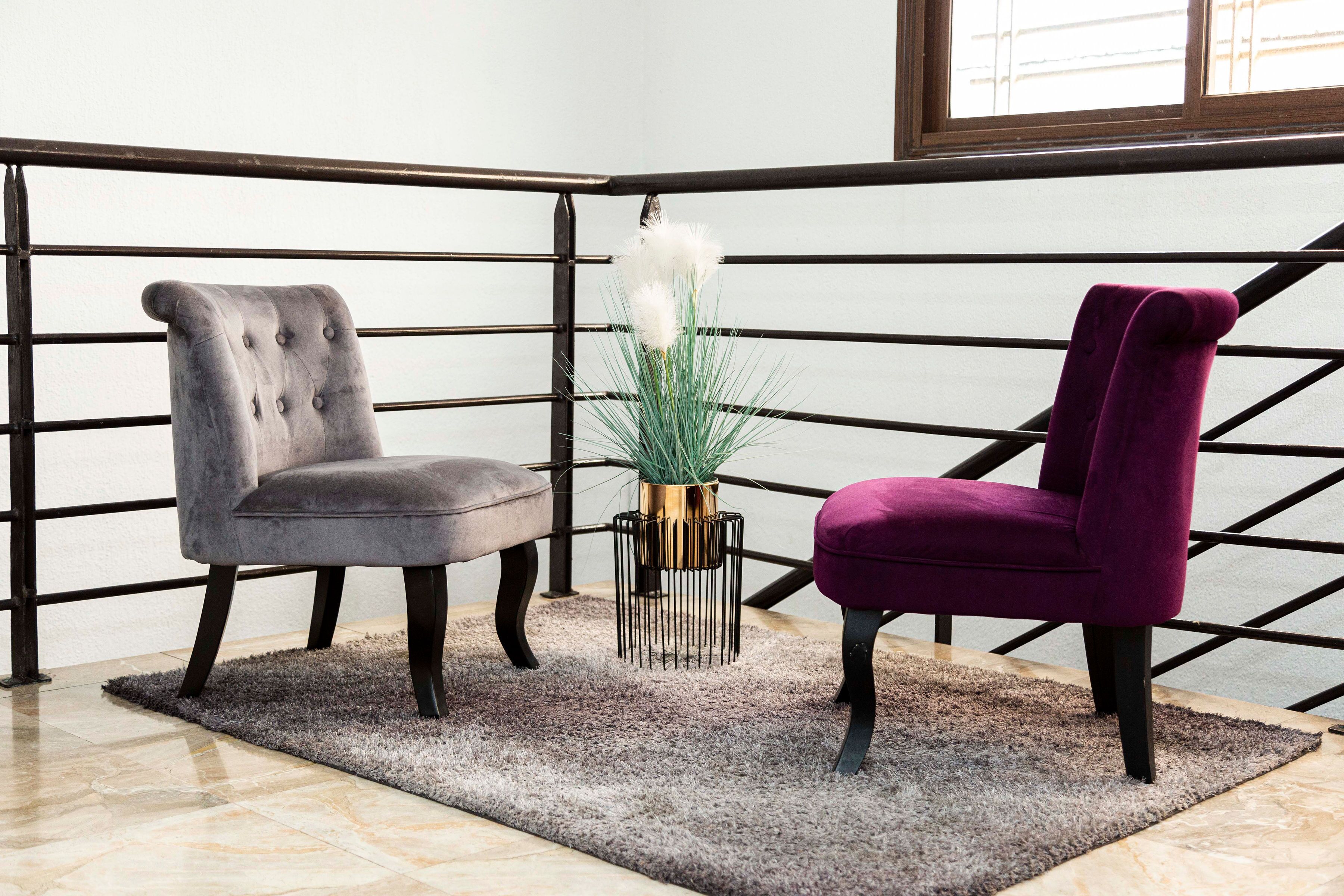 Quarto triplo com design assinado | Sala de estar | TV de tela plana