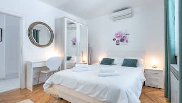 Apartamento luxo, vista para o mar | 1 quarto, cofres nos quartos, escrivaninha, cortinas blackout