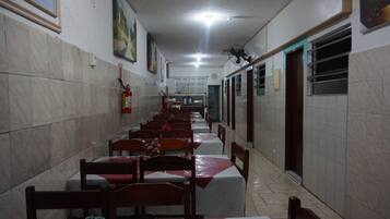 Pequeno-almoço tipo buffet diário incluído