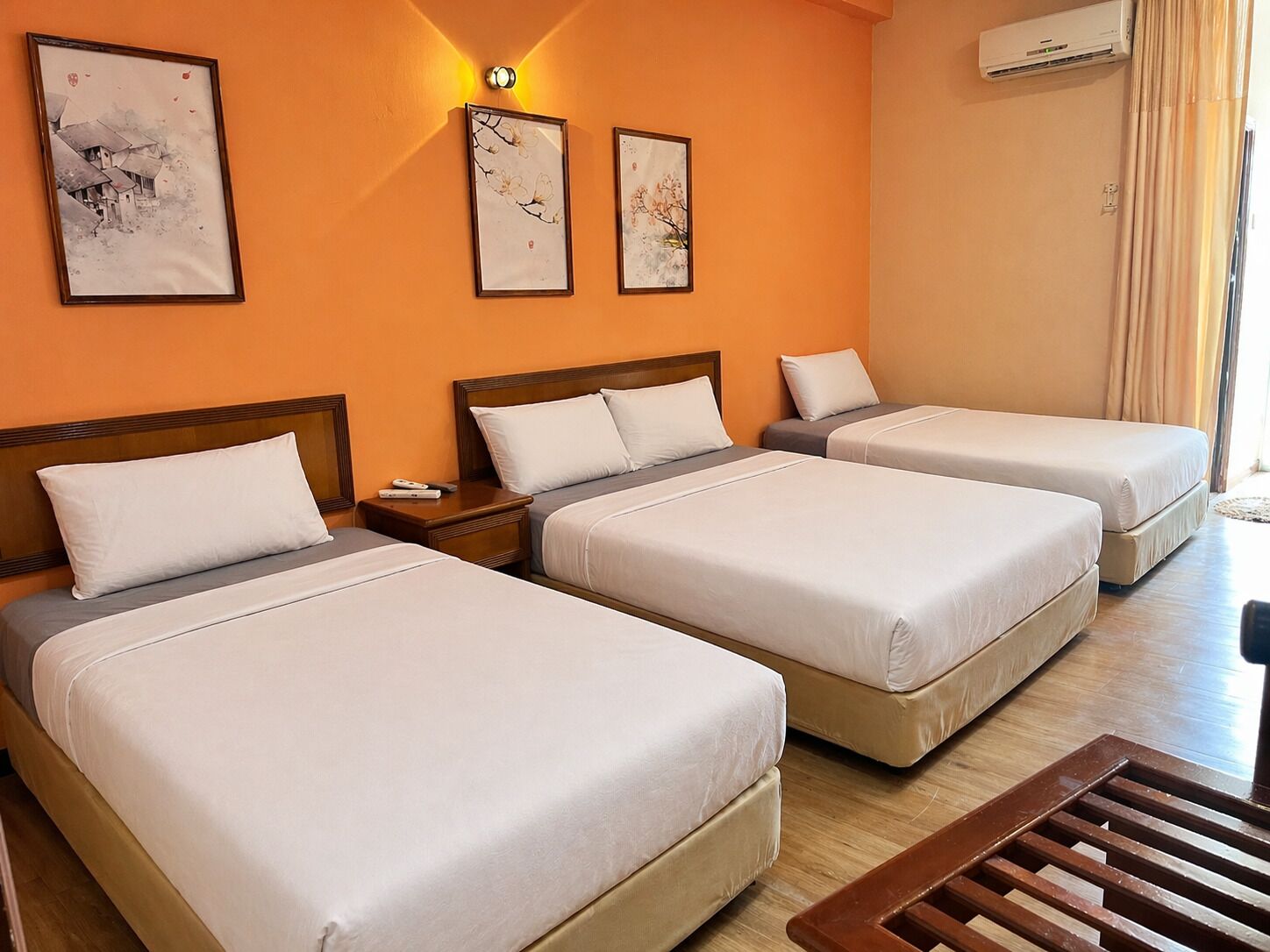 Quarto família, sacada | Escrivaninha, espaço de trabalho para notebook, cortinas blackout