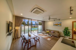 Apartamento Deluxe, 2 quartos, vista para a piscina | Cozinha privada | Um frigorífico/congelador grande 