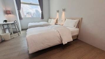 Quarto Triplo, casa de banho partilhada | Vista do quarto