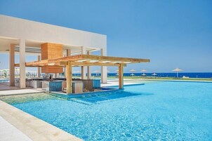 3 piscinas externas, espreguiçadeiras