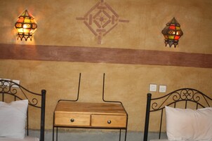 Secretária, cortinas/cortinados opacos, camas desdobráveis, Wi-fi 