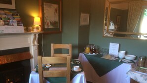 Café da manhã inglês grátis todos os dias