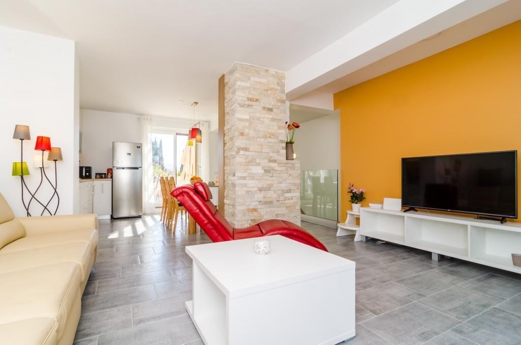 Apartamento (2 bed apt,balcony,sea view) | Sala | Televisor LCD 