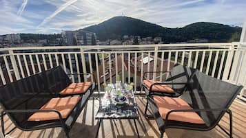 Apartamento, 2 quartos, varanda | Varanda