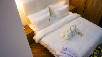 Suite Júnior, 1 cama de casal e sofá-cama | Minibar, cofre no quarto, secretária, cortinas/cortinados opacos