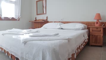 Quarto Duplo ou Twin Standard, vista para o jardim | Wi-fi grátis, roupa de cama fornecida
