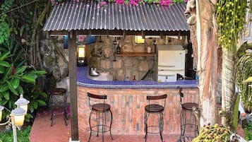 Bar à beira da piscina