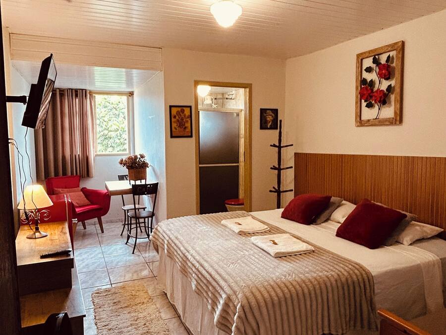 Quarto Duplo Comfort | Cortinas/cortinados opacos, Wi-fi grátis, roupa de cama fornecida