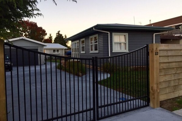 Rainbow Family Retreat - Two dwellings - Taupo | Vrbo