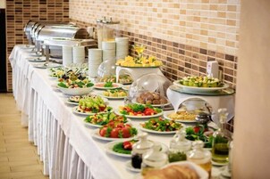 Pequeno-almoço tipo buffet diário (445 UAH por pessoa) 