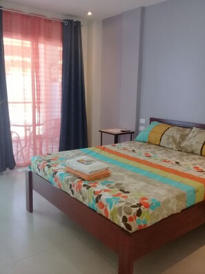 Cofre no quarto, secretária, Wi-fi grátis, roupa de cama fornecida 