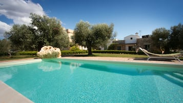 Piscina exterior sazonal