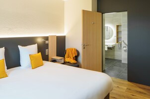 Quarto Twin Standard | Secretária, Wi-fi grátis, roupa de cama fornecida 