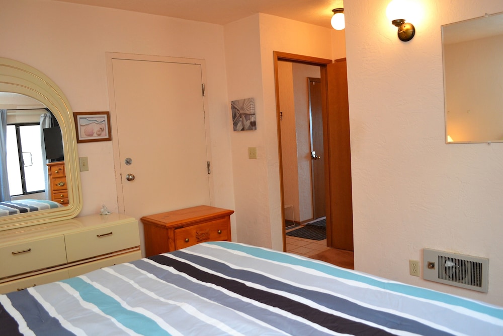 Oceanfront 4th Floor, Corner Unit W/balcony & Spectacular Ocean Views - Seaside, OR