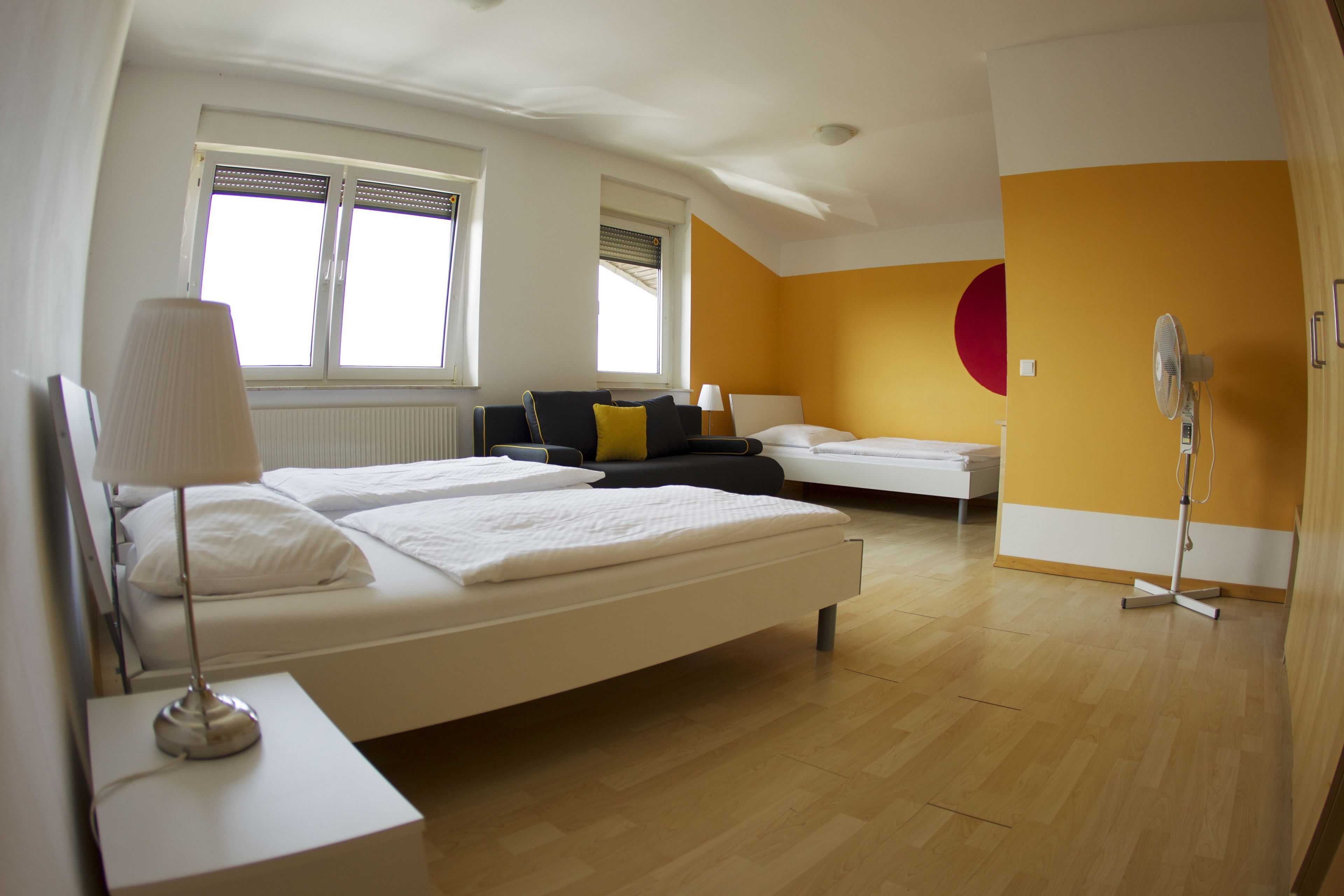 Secretária, Wi-fi grátis, roupa de cama fornecida 