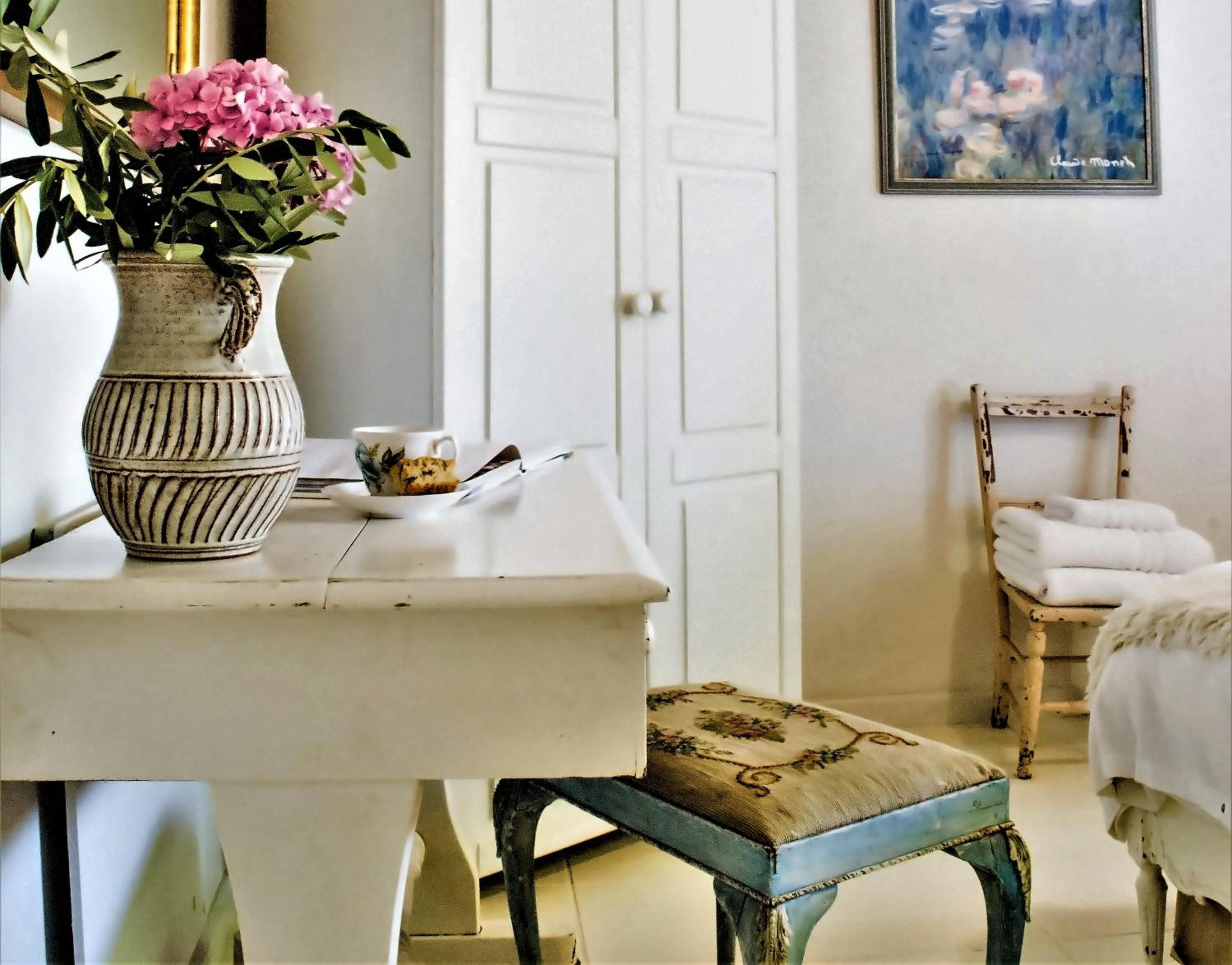 Roupa de alta qualidade, com decoração personalizada 