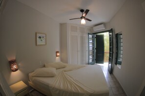 Cofres nos quartos, roupa de cama