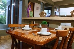 Pequeno-almoço tipo buffet diário incluído 