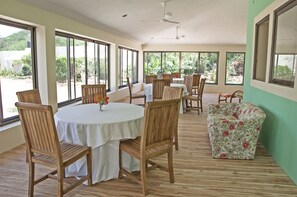 Sauna seca, banheira de hidromassagem, tratamentos corporais