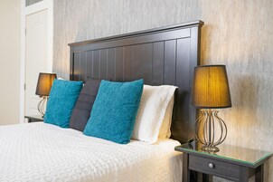 Quarto Clássico | Camas de colchão pillowtop, secretária 