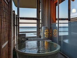 Special Modern Japanese-Style Room with Open-Air Bath (Not provided for children aged 3 and under wh | Banheiro | Banheira e chuveiro separados, produtos de toalete grátis