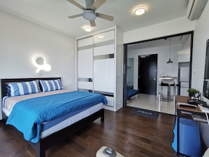 Lexus Suites Studio Room | Secretária, secretária adequada para computadores portáteis 
