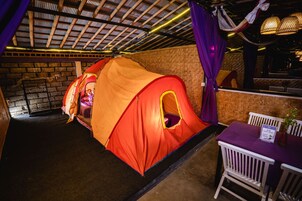 Barraca executiva, 1 quarto, acesso à piscina, vista para o jardim | Roupa de cama