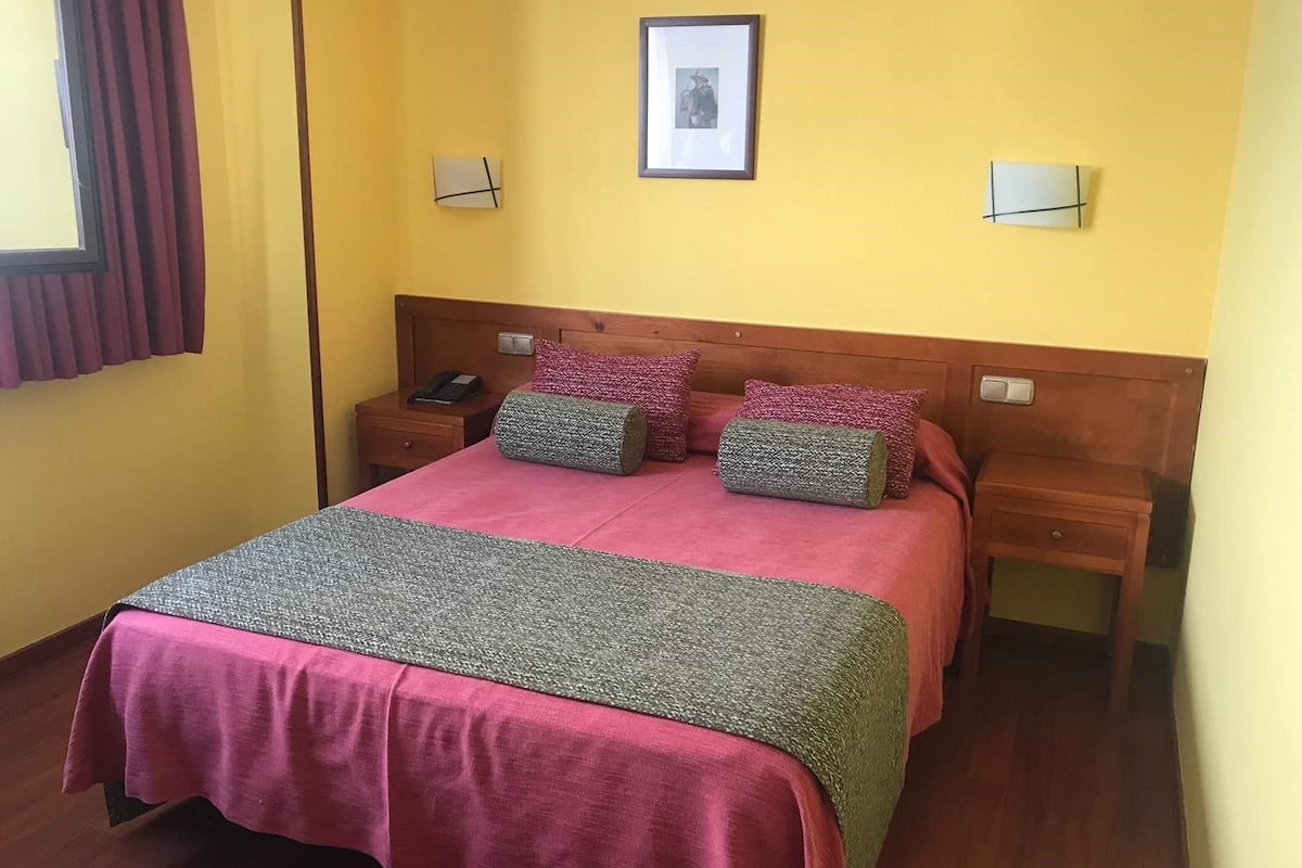 Quarto Duplo ou Twin | Berços/camas para crianças grátis, Wi-fi grátis