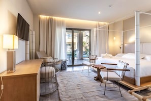 Suite Júnior, piscina privativa | Roupa de alta qualidade, camas de colchão pillowtop, minibar 