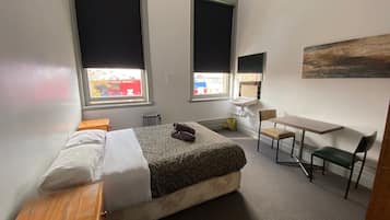 Quarto Duplo Básico (Room 9 - Double Room, Shared Bathroom) | 1 quarto, roupa de cama fornecida
