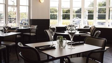 Pequeno-almoço inglês diário (15.45 GBP por pessoa)