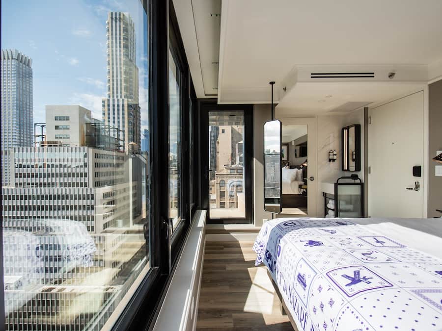 Quarto, sacada | Frigobar, cofres nos quartos, cortinas blackout, quartos à prova de som