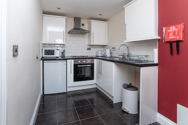 Apartamento Tradicional | Cozinha privada | Uma chaleira elétrica