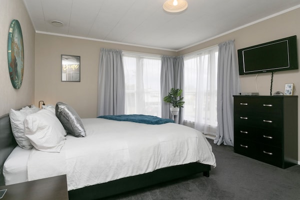 Ohana Lodge Holiday Home - Pet Friendly Inside & Out In Central Taupo - Taupō