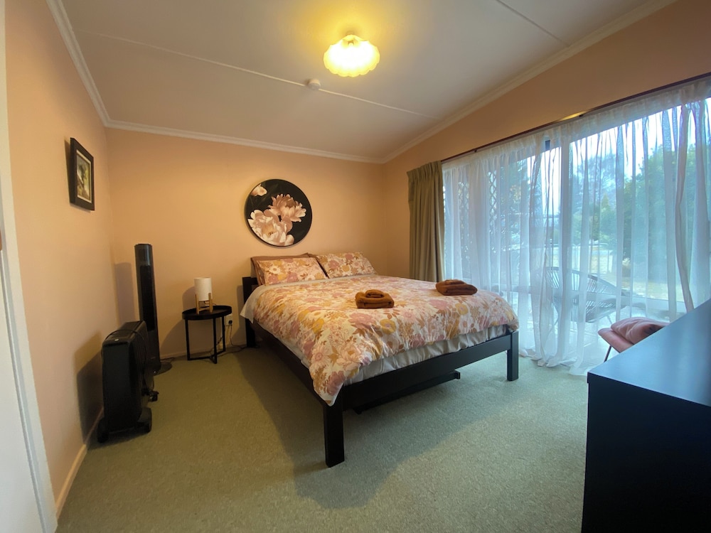 Entire House With Tranquil Garden, Cosy And Private, By The River - Southland