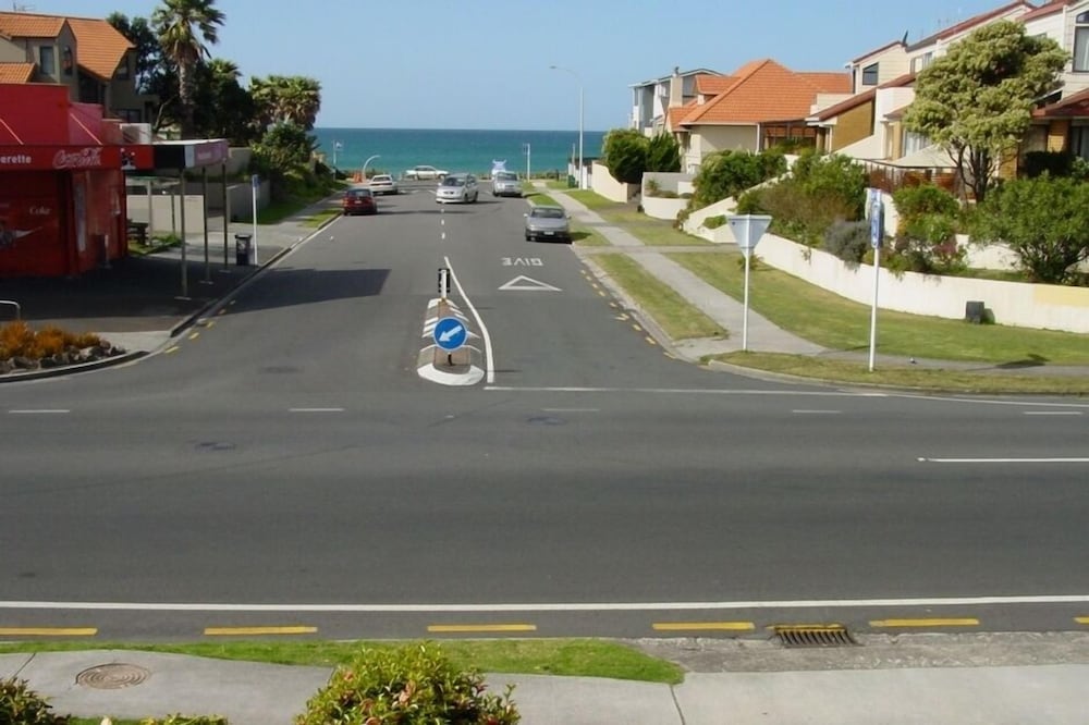 Casa Junto A La Playa Magnífica, Detectar Las Olas Rodando En .. - Tauranga