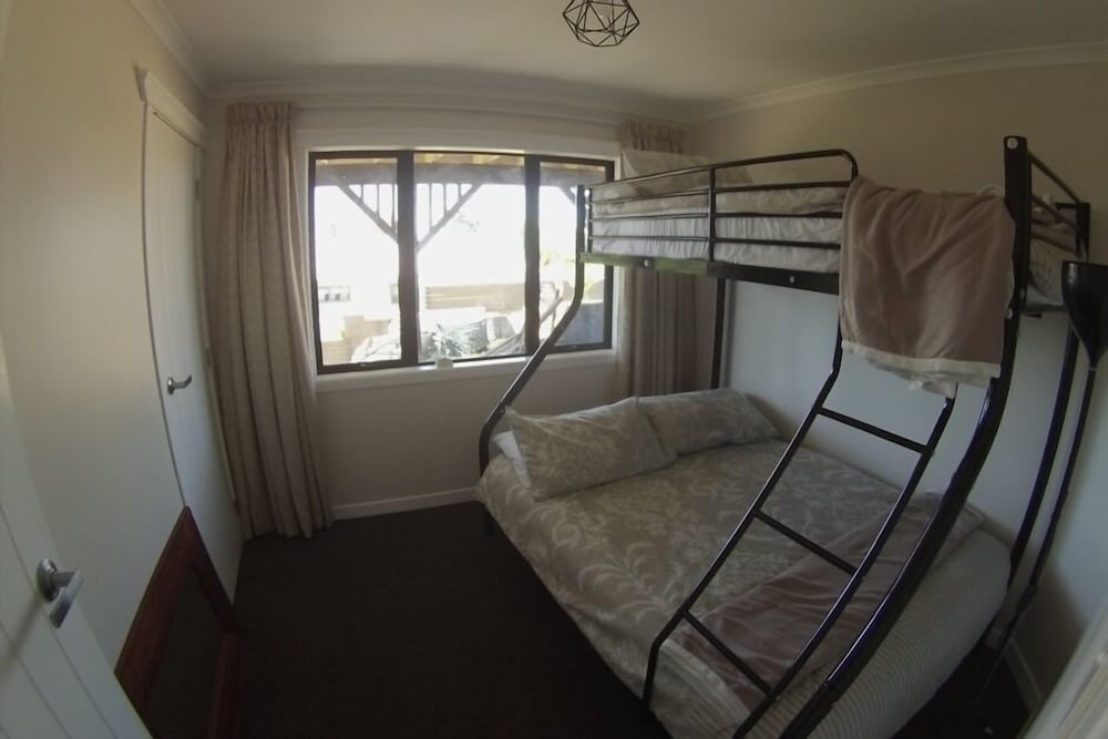 Skyline Apartments Raglan (Lower Apartment) - Raglan