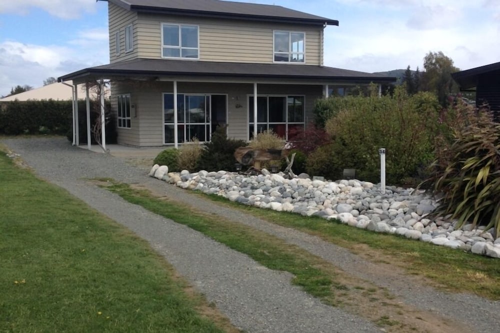 Panoramic Fiordland Lake Views From Sunny Rooms. Fresh Wind Blown Linen ! 😀! - Te Anau