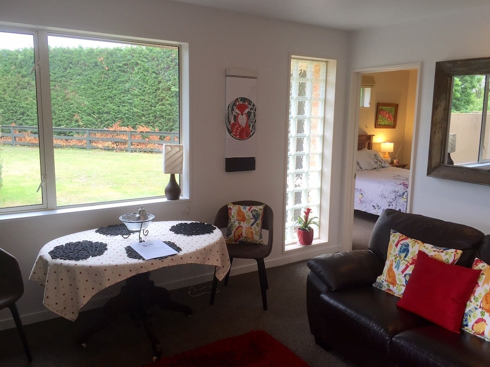 Welcome To Your Perfect Getaway! Only 20 Min From Chch, Swallow's 'Wing' Apt - South Island